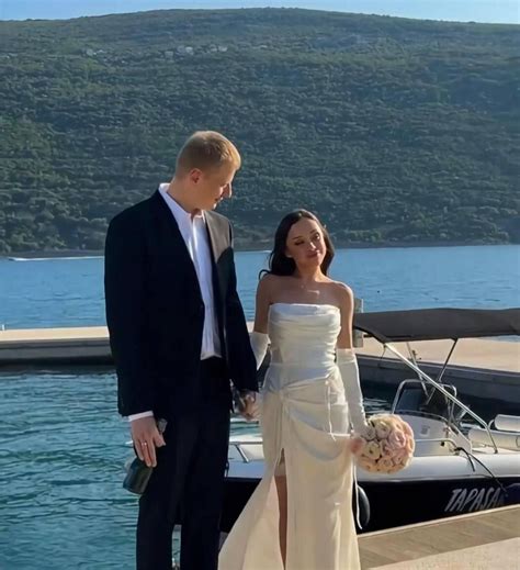 «Хотела стать девушкой звезды комик Слава Комиссаренко узнал о прошлом жены в вебкаме сразу