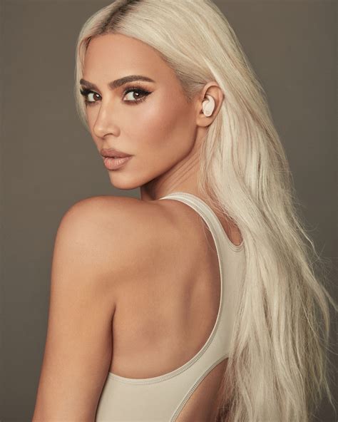 Kardashian Fans Spot Detail In Kims Pic That ‘proves She Got New ‘plastic Surgery Procedure