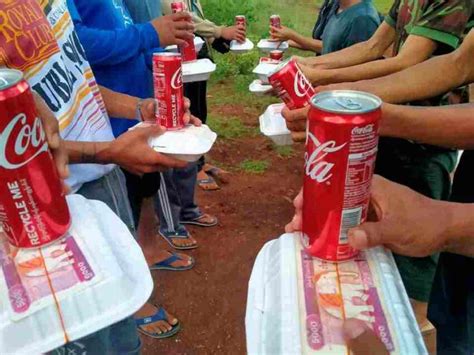 ကယားရှိ ပြည်သူ့ဘက်တော်သားအချို့ကို သီတင်းကျွတ်မုန့်ဖိုးနှင့် အာဟာရလှူဒါန်း Khit Thit Media