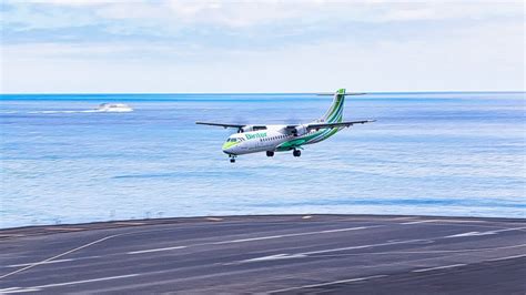 Floating And Landing Binter Atr 72 600 At Madeira Airport Youtube