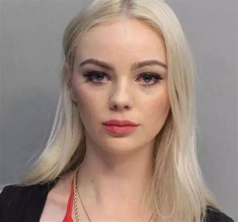 最美女囚犯”入狱照走红，相貌姣好，比模特更有气场 搜狐大视野 搜狐新闻