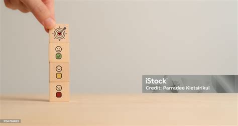 고객 또는 직원의 만족도 평가와 함께 참여 등급 설문 조사 신뢰 유지 충성도 구축 우수한 프로세스 운영 서비스에 대한 최고의 경험과 긍정적 인 만족 개발에 대한 스톡 사진