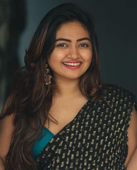 Shaalin Zoyashaalin Zoya New Photos Etting Viral 1സാരിയിൽ ഹോട്ട്