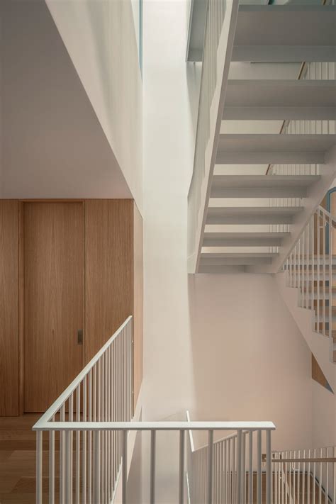 Central Void Anchors New York Townhouse Renovated By Light And Air