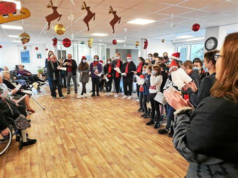 Les élèves Du Collège La Croix De Pierre Ont Rendu Visite Aux Résidents