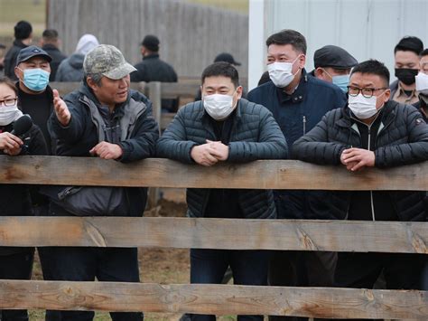 Л Оюун Эрдэнэ Сэлэнгэ Дарханыг уул уурхайн эдийн засгийг орлохуйц мал аж ахуй газар