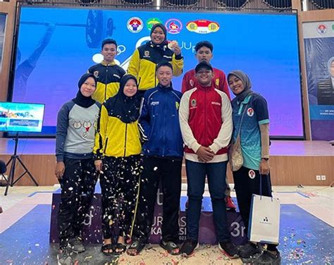 Lifter Kalsel Raih Tiga Medali Emas