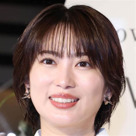 志田未来、ディズニーハロウィーンを満喫！どアップ自撮りが「めちゃめちゃ可愛い」「笑顔たまりましぇん」｜ニフティニュース