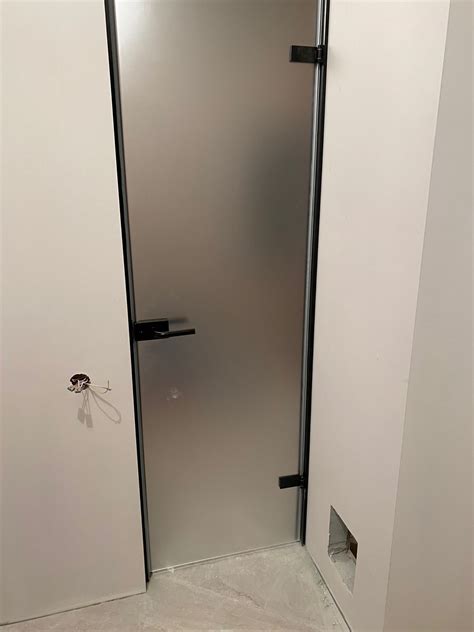 Стеклянная дверь Design Glass