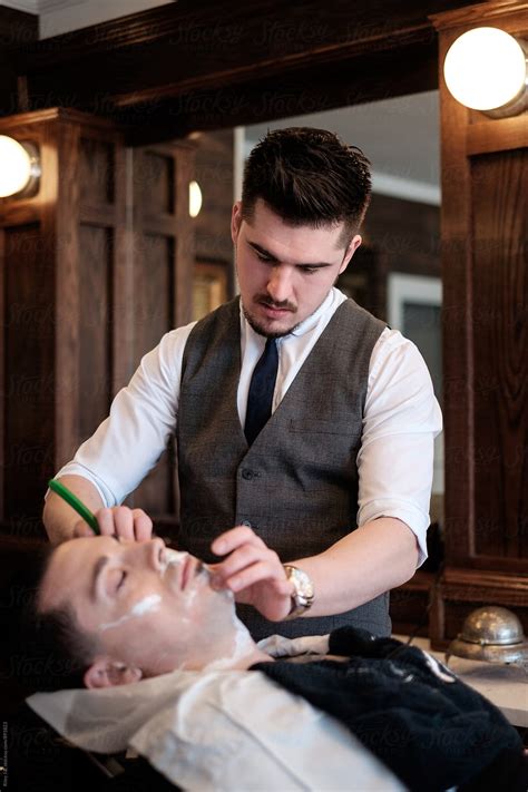 Barber Straight Razor Shave