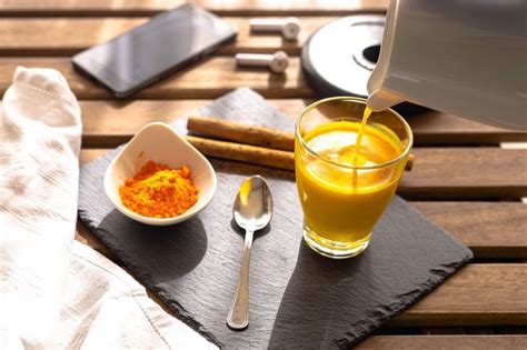 Pr Rodn Odb Rava Tukov Aj Antiage Kurkuma Dok E S Telom A Ple Ou