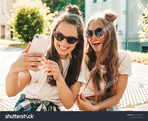 232550 Selfy Fun Görseli Stok Fotoğraflar Ve Vektörler Shutterstock