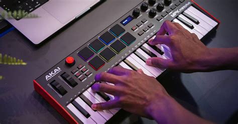 Keyboard Kontroler Akai Mpk Mini Plus Frontman Cz