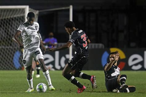 Botafogo empata sem gols Vasco e avança às oitavas da Copa do Brasil Fogo na Rede