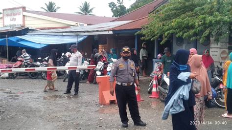 Pasar Batui Dipadati Warga Jelang Lebaran Lalu Lintas Stuck