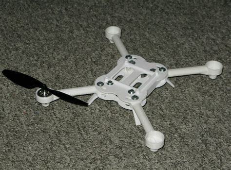 Fichier 3d Gratuit Nano Quadcopter Pliable Fnq220 Paramétrique Openscad・design Pour Impression