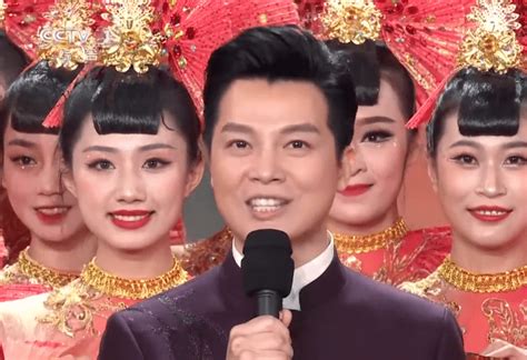 春晚主持人任鲁豫回应：今年春晚零点报时没有失控和误差！直播