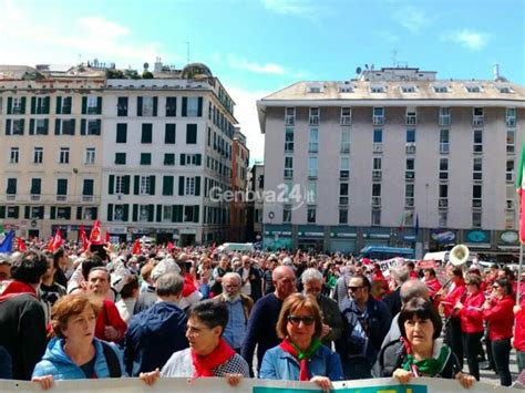25 Aprile Fischi A Toti E Bucci In Piazza Matteotti Libertà Di