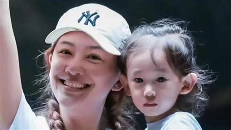 应采儿晒两儿子视频，小儿子hoho超像妈妈，叫哥哥jasper超可爱 Youtube