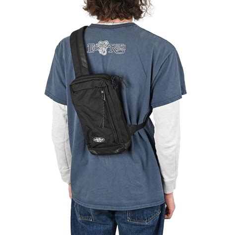Eastpak 5l Sling Bag On Black Supereight