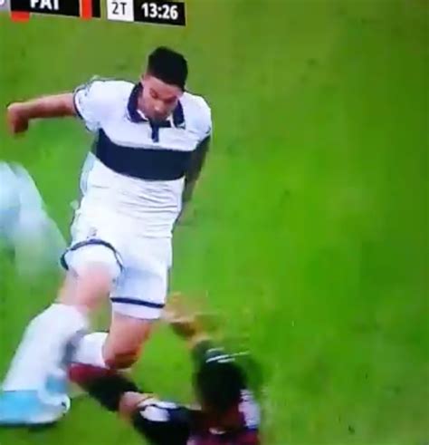 La Brutal Patada Con La Que Hizo Sangrar A Su Rival