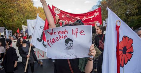 ۷۰ روزنامه‌نگار از ابتدای اعتراضات در ایران بازداشت شدند و نیمی از آنان