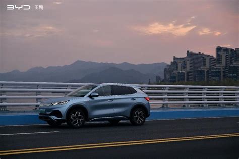 元PLUS配备了DiPilot智能驾驶辅助系统 易车