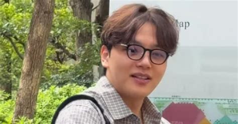 확 커진 여진구 뿔테까지 꽉 채운 충격 비주얼