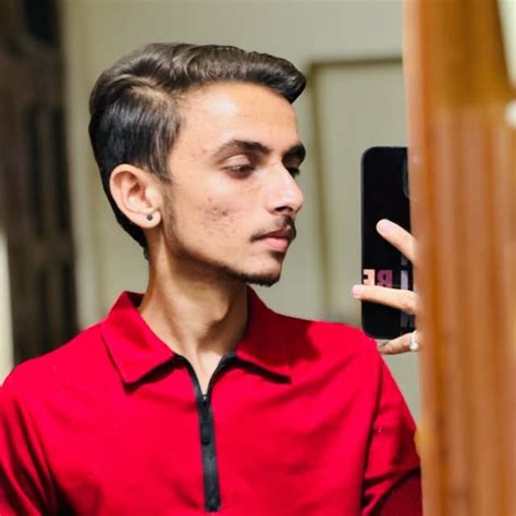 If U R Wondering 💭 M Single Hutu Bhi Single H😒 To Ye Ladkiya Pata Kon