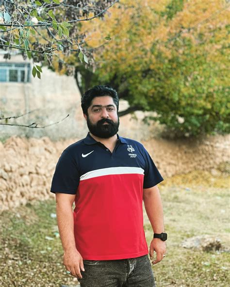 ‎وحید زارعی بازیگر و کارگردان‎ ‎اگه اینکاره باشی باز اینکارو میکنی