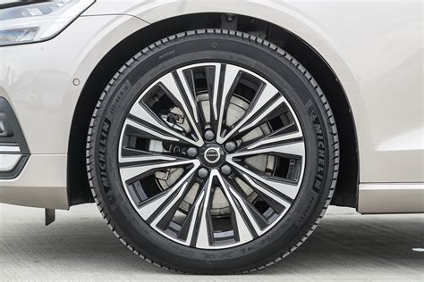 ボルボv60アルティメットb4の走りの完成度がエンジン変更によって爆上がり！ マイルドハイブリッドだから大したことないと思ったら大間違いだった 自動車情報・ニュース Web Cartop