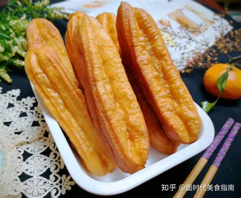油条的最新做法，不用牛奶，不用泡打粉，炸出来根根蓬松酥脆！ 知乎