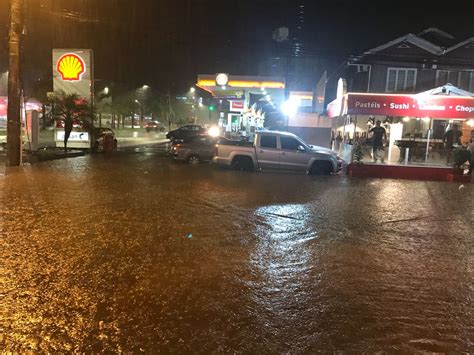 Chuva Provoca Alagamentos Pontuais Em Blumenau