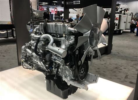 Daimler Unveils Detroit Dd8 Medium Duty Diesel Engine Topnews