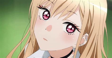 Shirogane Se Pone El Traje De Colegiala De Marin Y Se Va A La Playa En Bonito Cosplay
