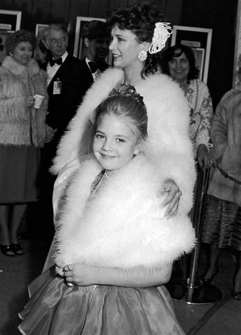 All About Drew Barrymores Relationship With Her Mom Jaid Barrymore