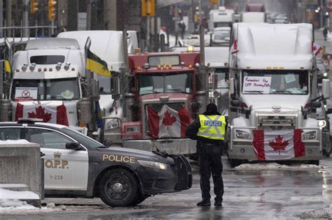 Canadian Truckers Shut Down Busiest Us Canada Border Crossing Politico