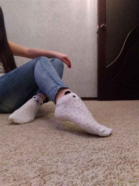 Ноги девочек в носках 96 фото