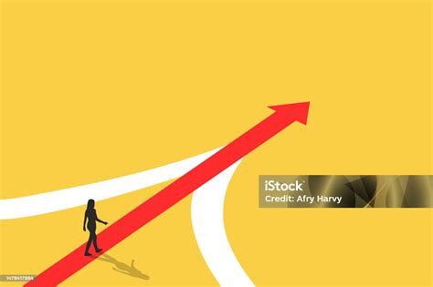 사업가는 사업 기회를위한 길을 따릅니다 비전 리더십 다양한 비즈니스 경로 야망 동기 부여 및 긴 길의 상징 개념에 대한 스톡