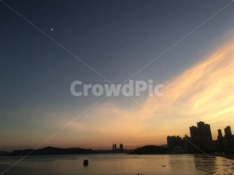 부산 해운대 해질녘 야경 해수욕장 사진이미지일러스트캘리그라피 Wooki작가