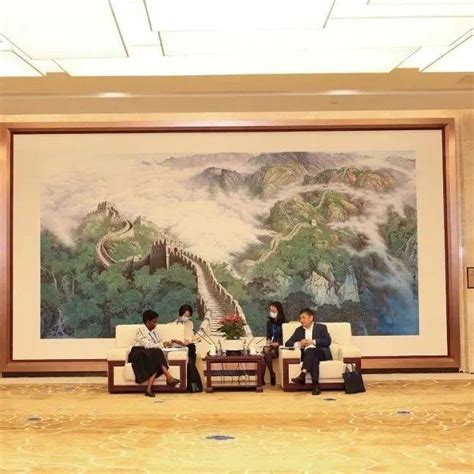 生态环境部部长黄润秋会见联合国《生物多样性公约》执行秘书穆雷玛