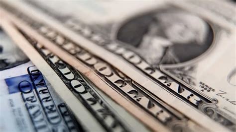 A cuánto cerró el dólar blue hoy viernes 3 de mayo de 2024 D