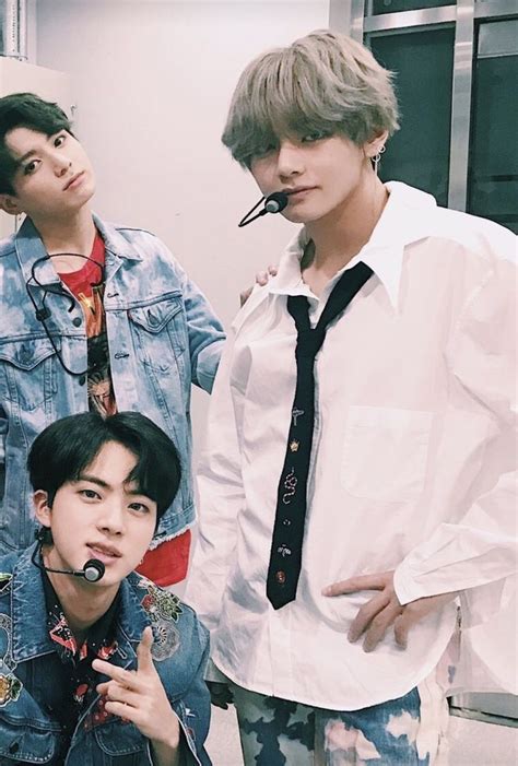 Pin De Danone ~jin En Kim Taehyung V Ou Taetae