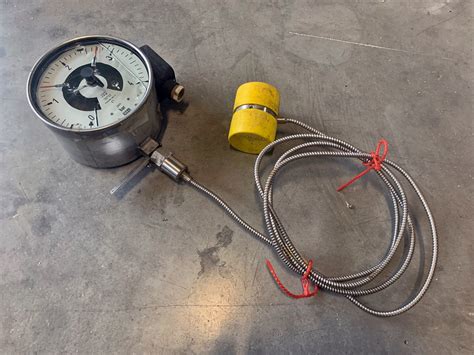 WIKA Rohrfedermanometer Mit Schaltkontakten KONT 821 12 Trade Line
