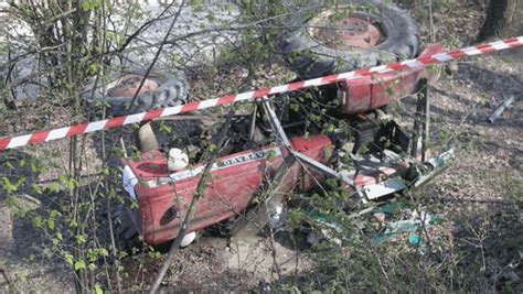 Ucciso Dal Trattore Che Si Ribalta La Stampa