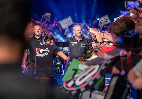 Wrights Wonderful Comeback Sets Up Smith Showdown In Dortmund Pdc