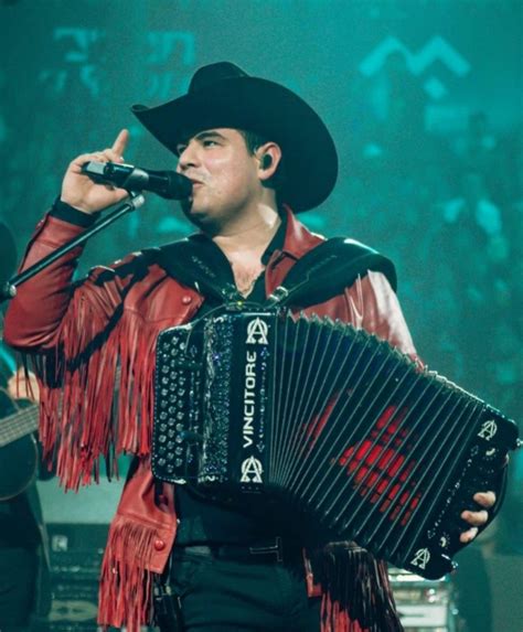 Graban A Alfredo Olivas Cantando Rolita De La Arrolladora Le Llegó