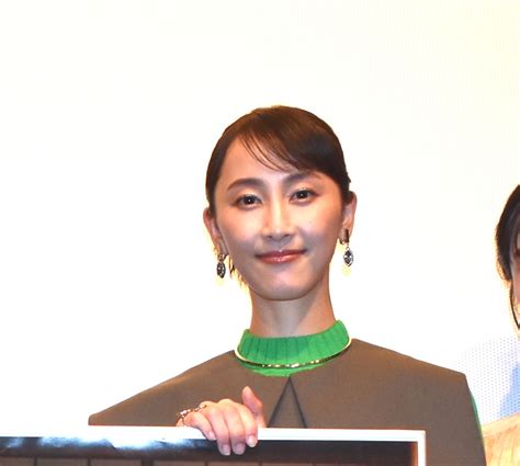 映画『緑のざわめき』初日舞台挨拶 異母姉妹を演じた松井玲奈と岡崎紗絵と倉島颯良が集結！異母姉をストーキングする複雑な心情について語る