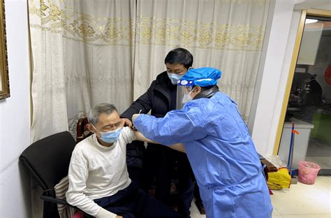 巾帼志愿暖民心 肥西服务送到家门口 托起幸福 夕阳红 老年人 社区 接种
