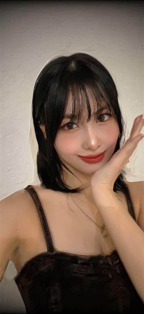 Momo Wallpaper